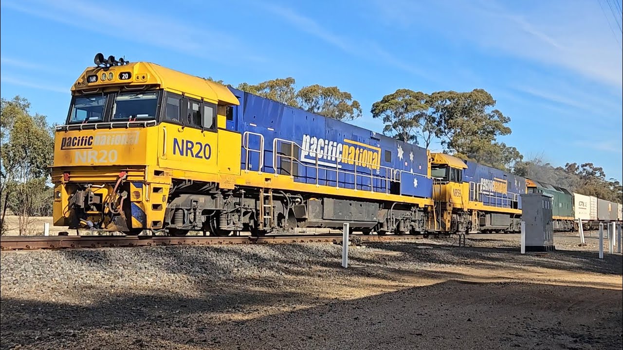 6MP4 PN down "Linfox Express #1" (NR20+NR59+G538), Melbourne to Perth ...