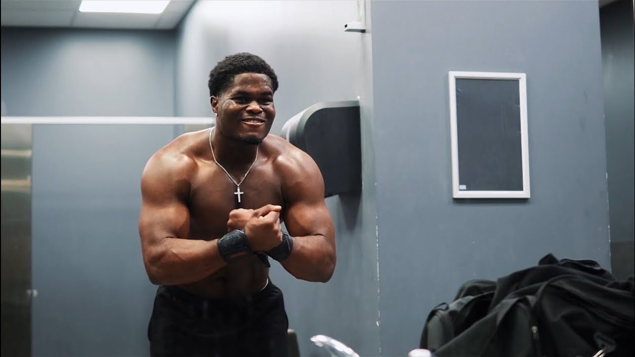 DAY IN THE LIFE OF A FAKE BODYBUILDER - YouTube
