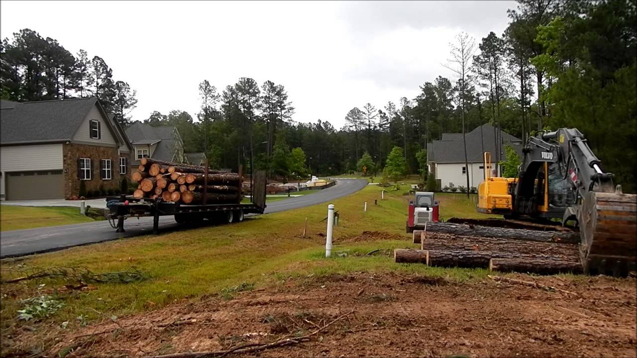 Volvo EC140 Excavator Loading Log Trailer - YouTube