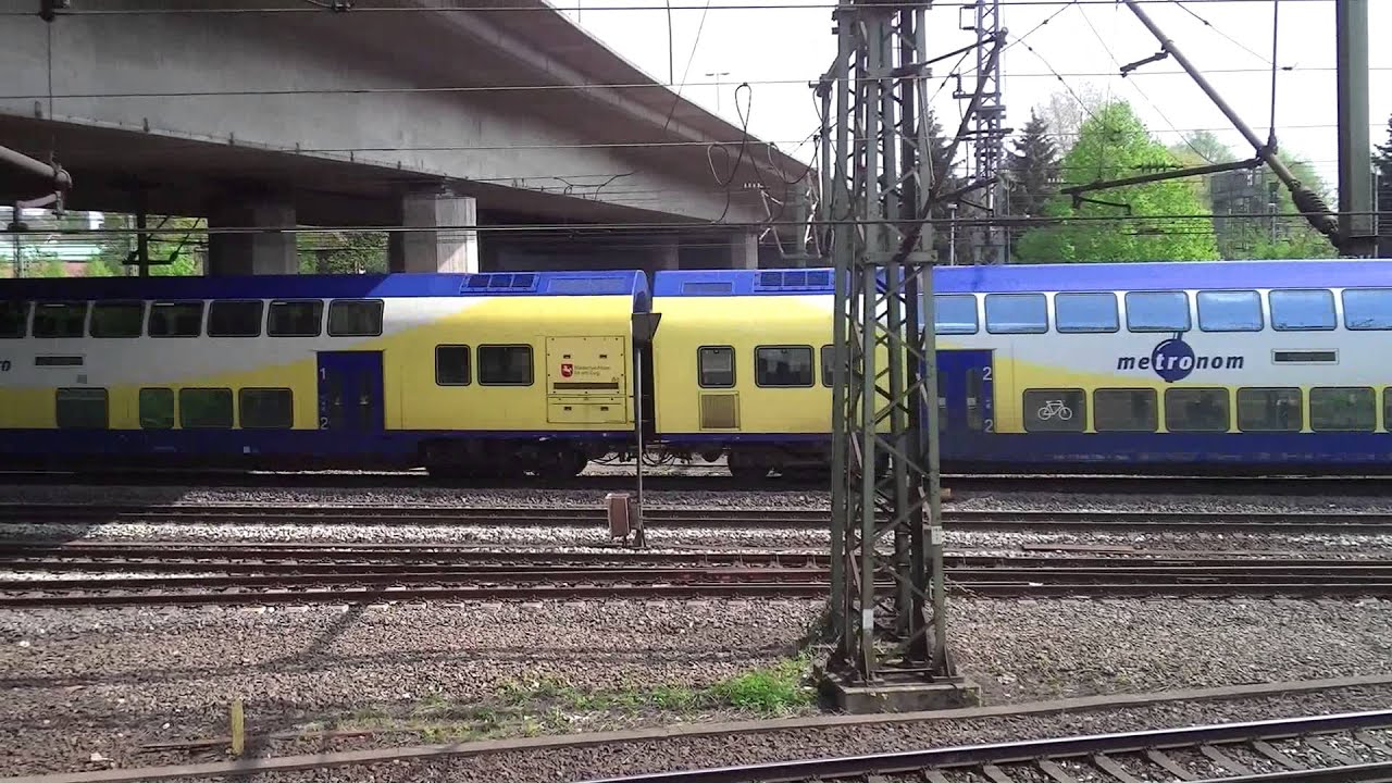 Metronom train in Hamburg-Harburg. - YouTube