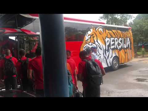 Intip pemain di dalam bus dan ruang ganti