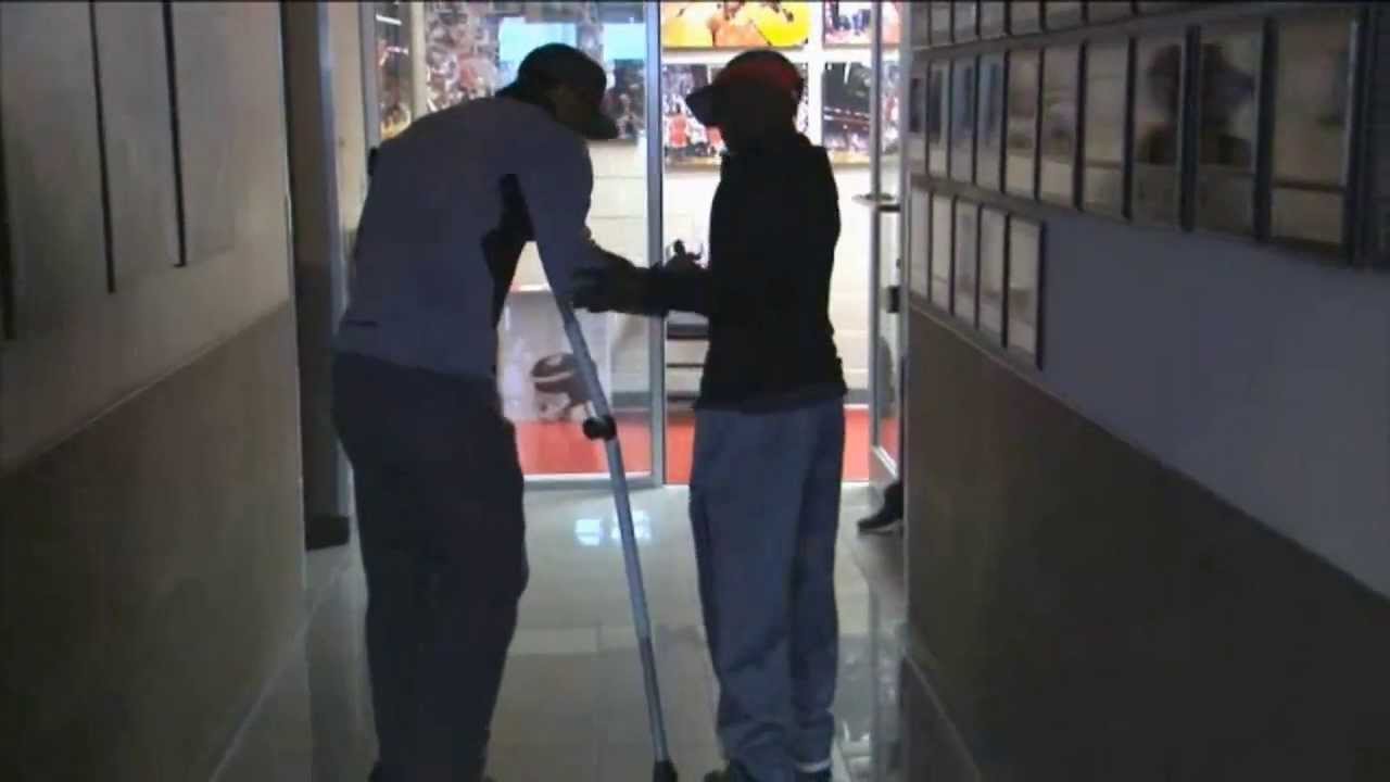 Derrick Rose after meniscus surgery - YouTube