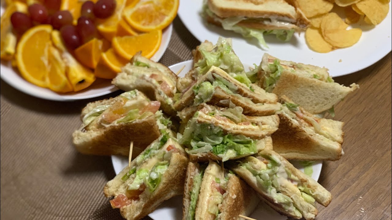 The making of Clubhouse Sandwich | SNACKS TIME! - YouTube