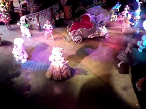 Hello Kitty dance in Puroland Sanrio \\ Хелло Китти