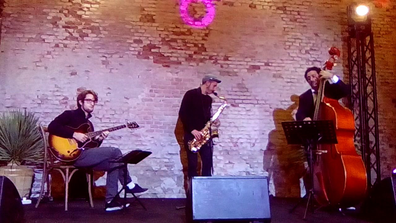 Live Music - Jazz in Milan - YouTube