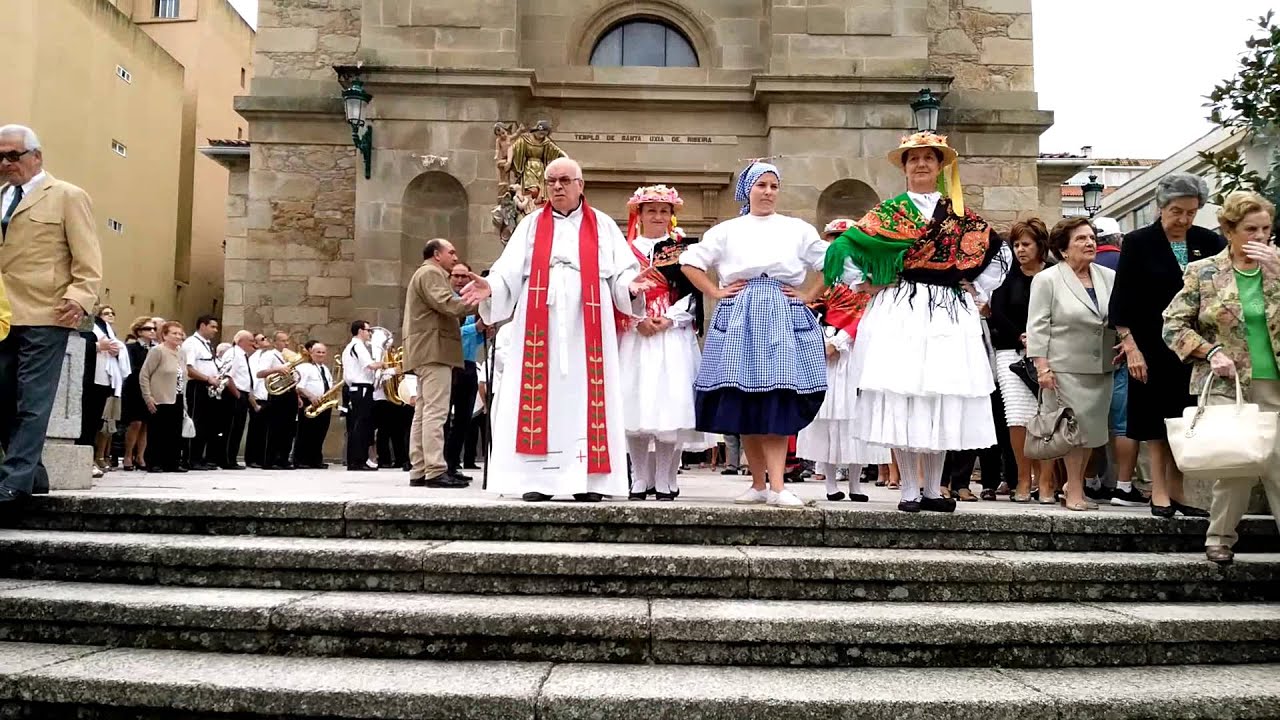 Procesión de Santa Uxía en Ribeira (1) - YouTube