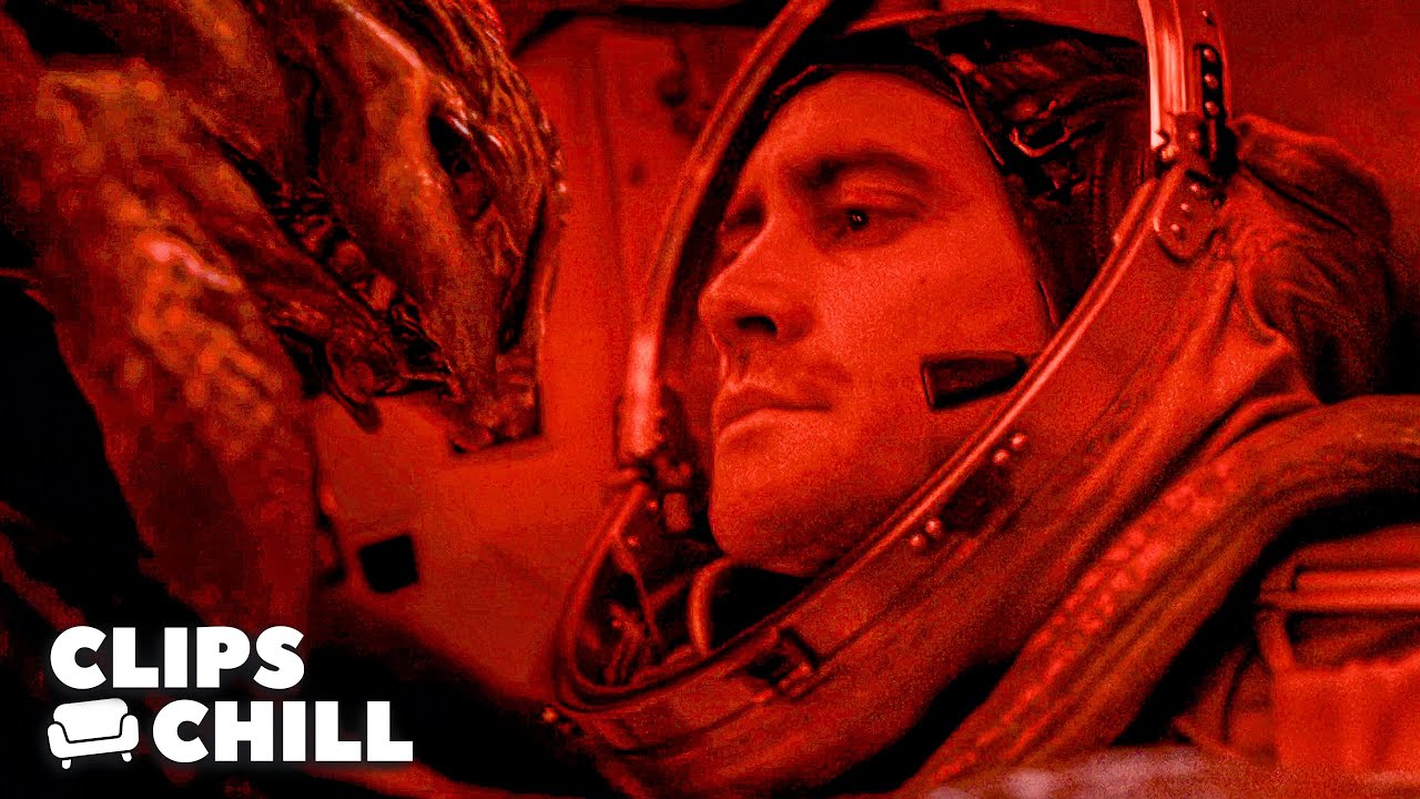 Jake Gyllenhaal is Face to Face With The Alien | Life (Jake Gyllenhaal ...