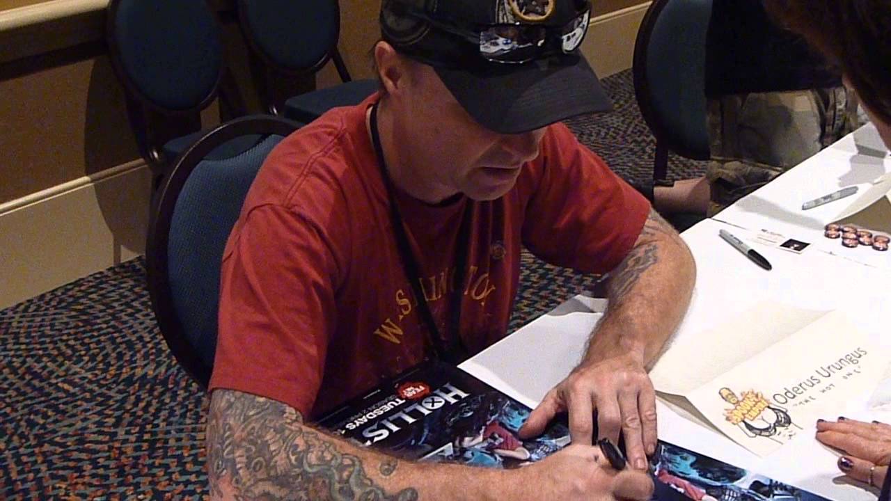 Oderus Urungus from Gwar signing autographs - TopSignatures.com - YouTube