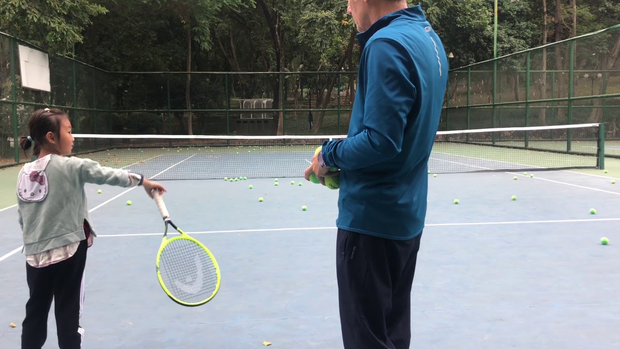 MSM tennis coach license - How to teach a beginner (8) - YouTube
