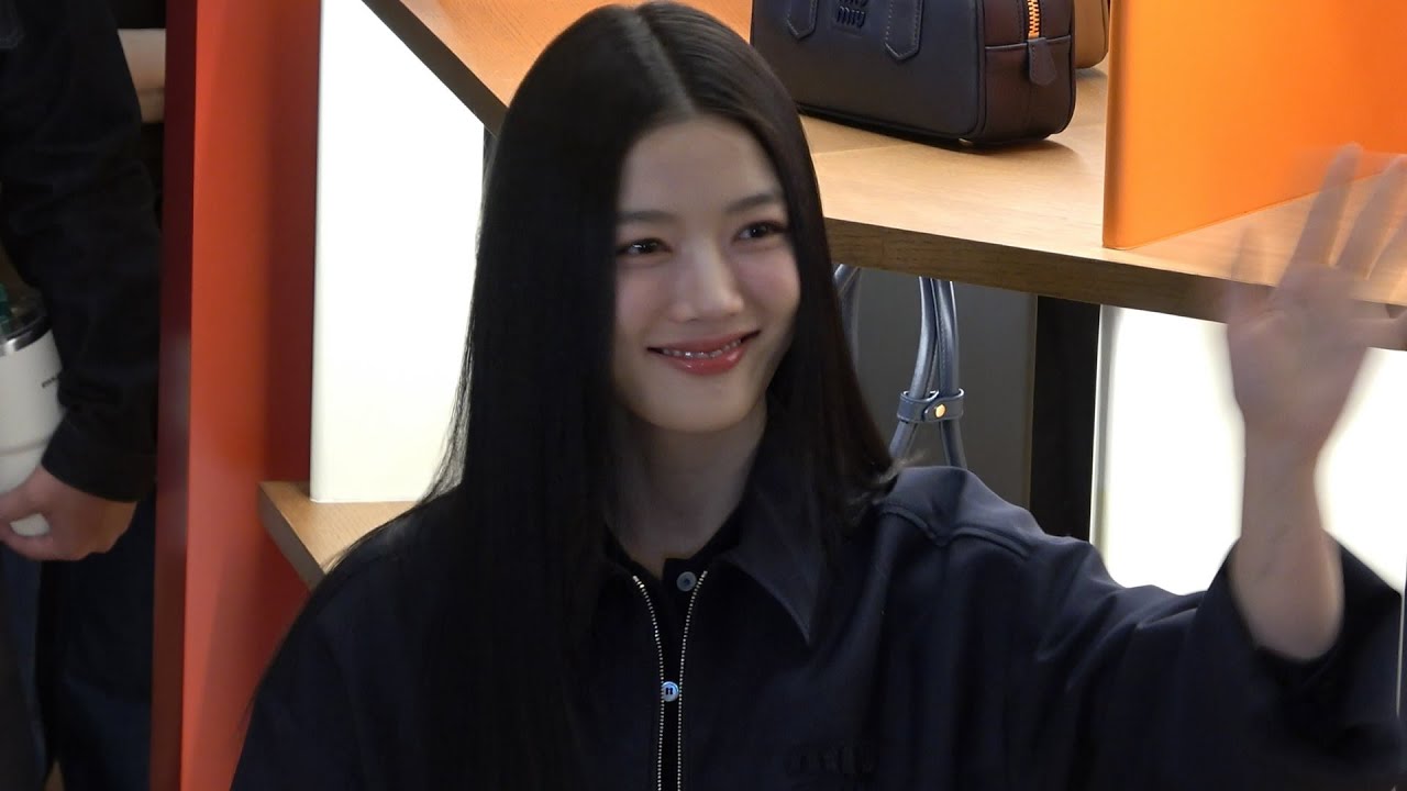金裕貞 Kim YouJung (김유정) MIU MIU Crew Opening Ceremony Events In Hong Kong ...