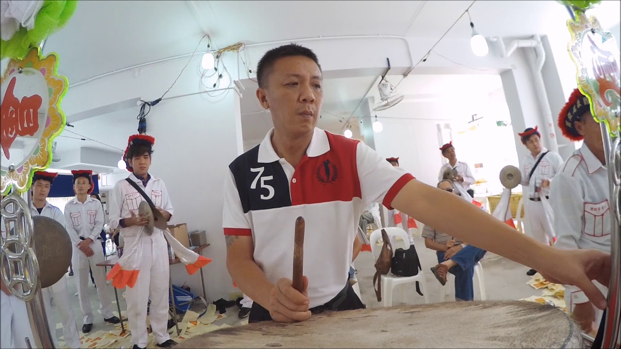 潮州大锣鼓, Drum Master Ah Xiong playing for Hong San Mutual Help ...