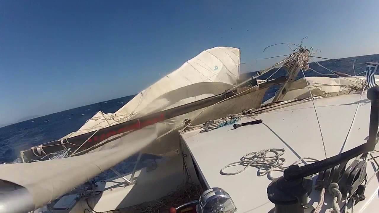 Catamaran Dismasted, Mastbruch auf Katamaran, moment of mast break ...