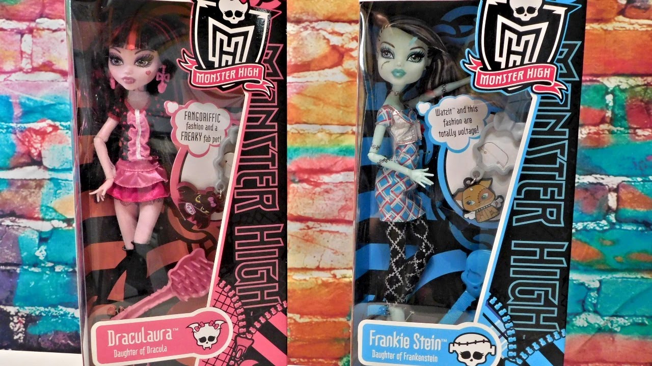 Monster High Day at the Maul Frankie Stein & Draculaura Dolls - YouTube