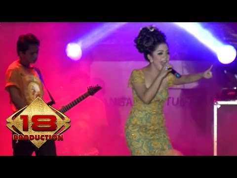 Farah Zubir - C.I.N.T.A  (Live Konser Ciparai Bogor 23 November 2013)