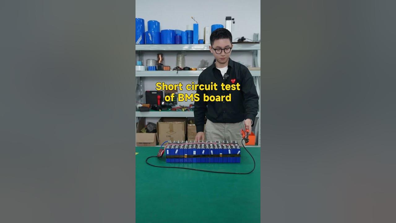 Short-circuit test of lithium battery - YouTube