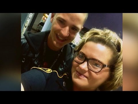 Teen's selfie with police officer goes viral