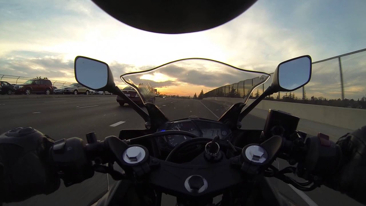 Yamaha YZF-R3 Clutchless upshifts and braking downshifts - YouTube