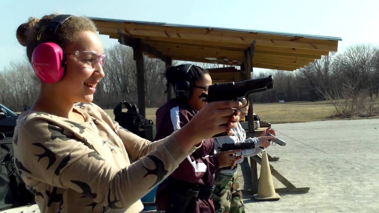 Aleah Smith practice pistol shooting at range with her niece Aysia and ...