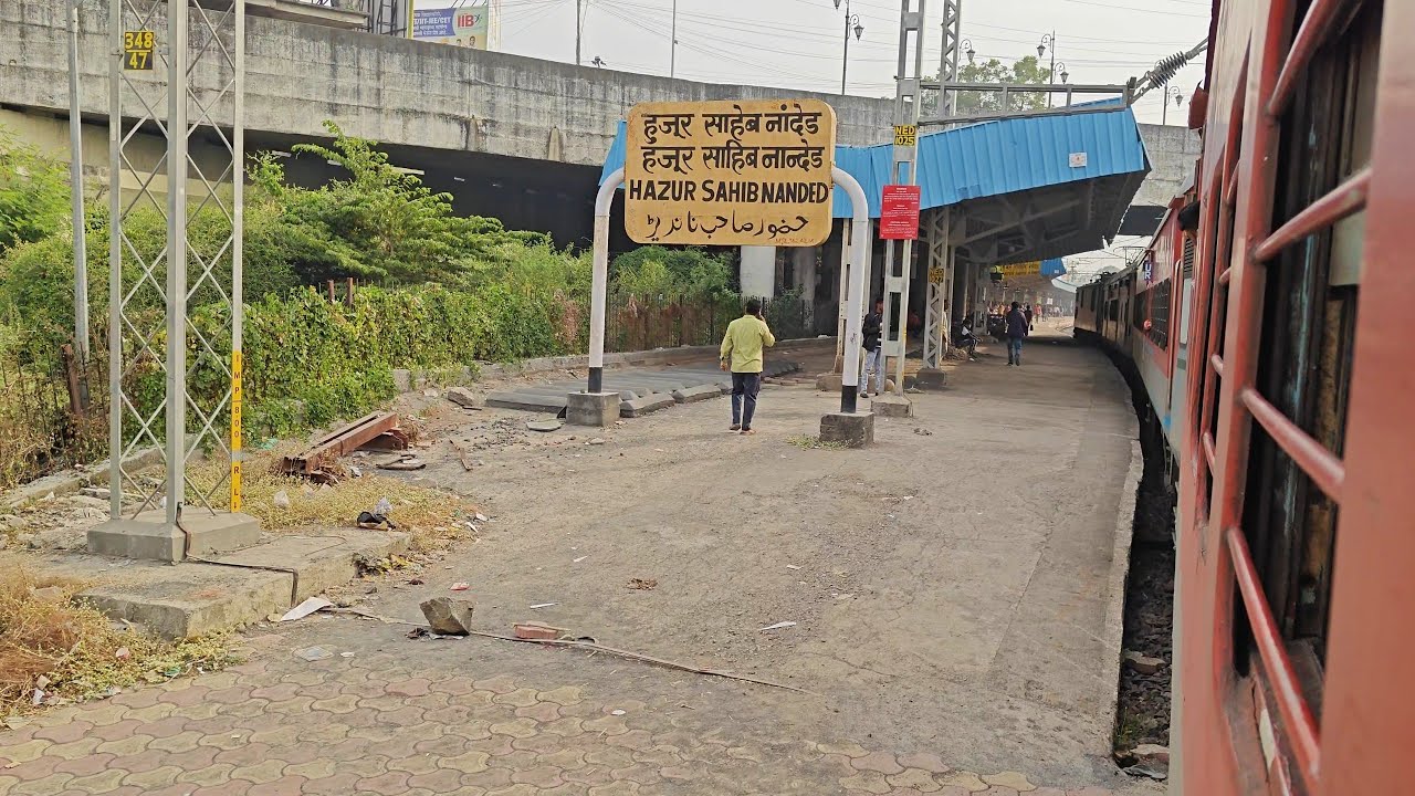 Devagiri Express Arriving at Hazur Sahib Nanded Railway Station | Train ...