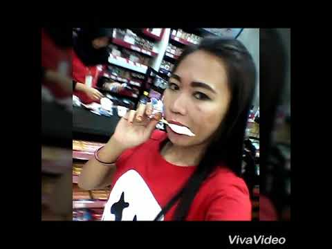 Si Cantik Makan Ice Cream
