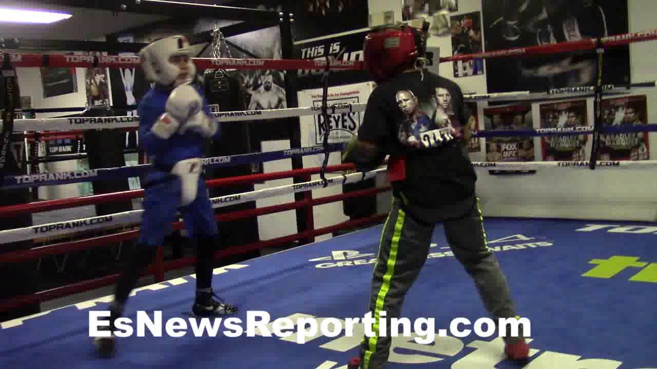 National champ Curmel Moton sparring - EsNews Boxing - YouTube