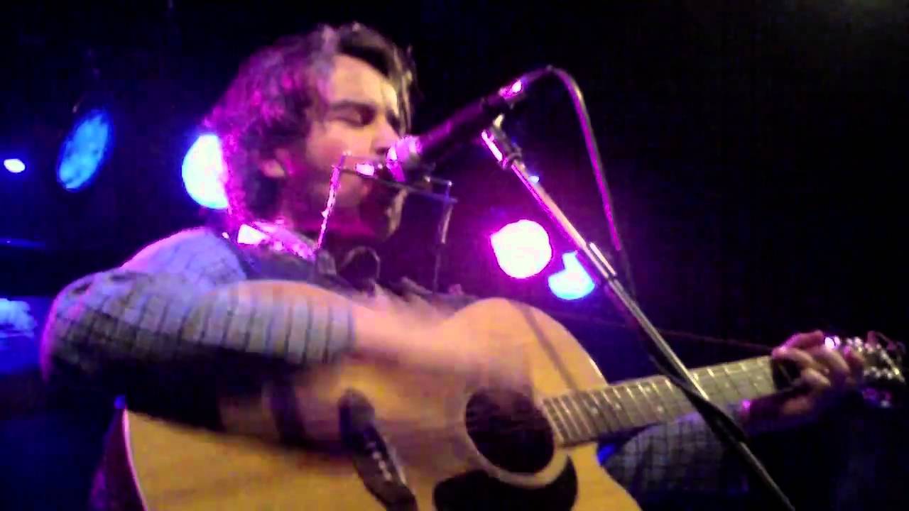 Oisin plays 'Gambler Man' @ ACU, 10 februari 2011 - YouTube