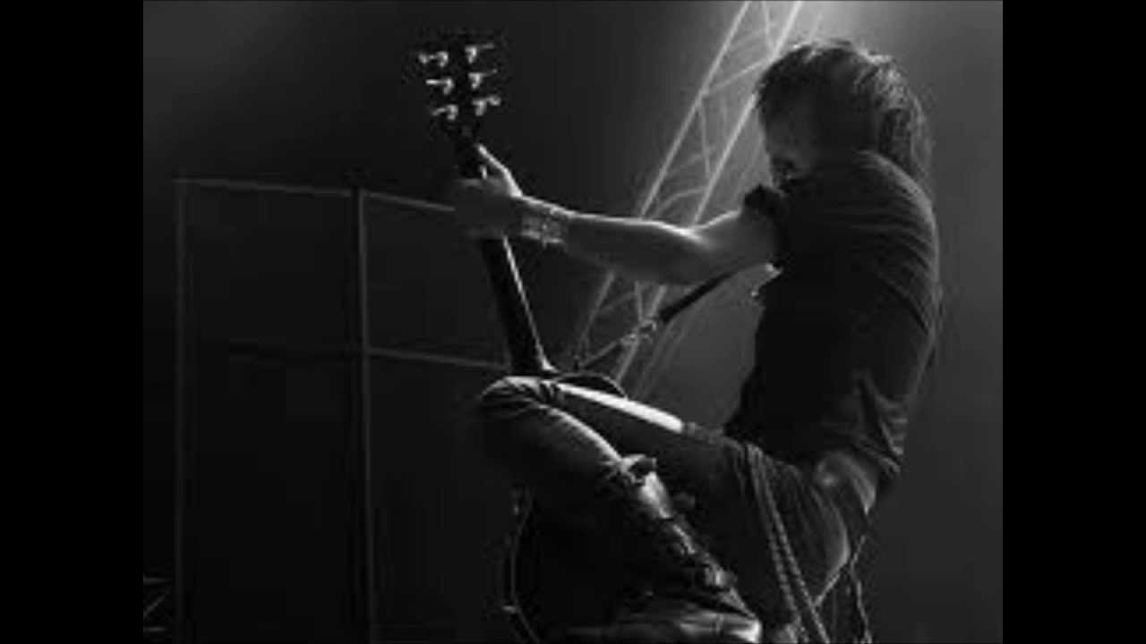 Magnus Uggla-Rock'n Roll Revolution - YouTube