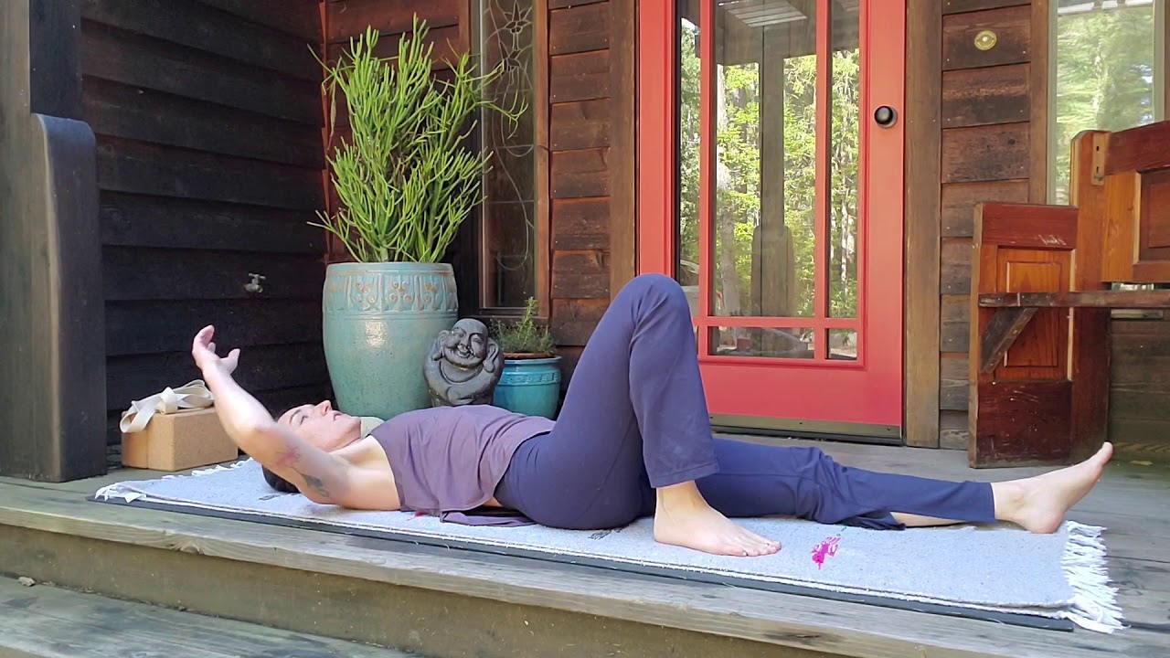 Daily Yoga Practice // SATYA Love: a practice to de-stress and unwind ...