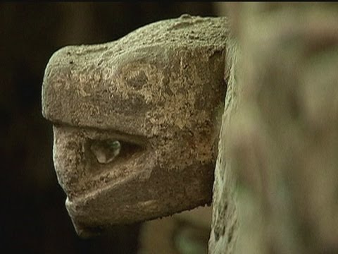 ANCIENT TEMPLE: Aztec burial site uncovered in Mexico - YouTube