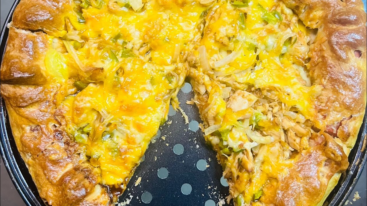 Homemade crammed crust chicken pizza 🍕 ️ - YouTube
