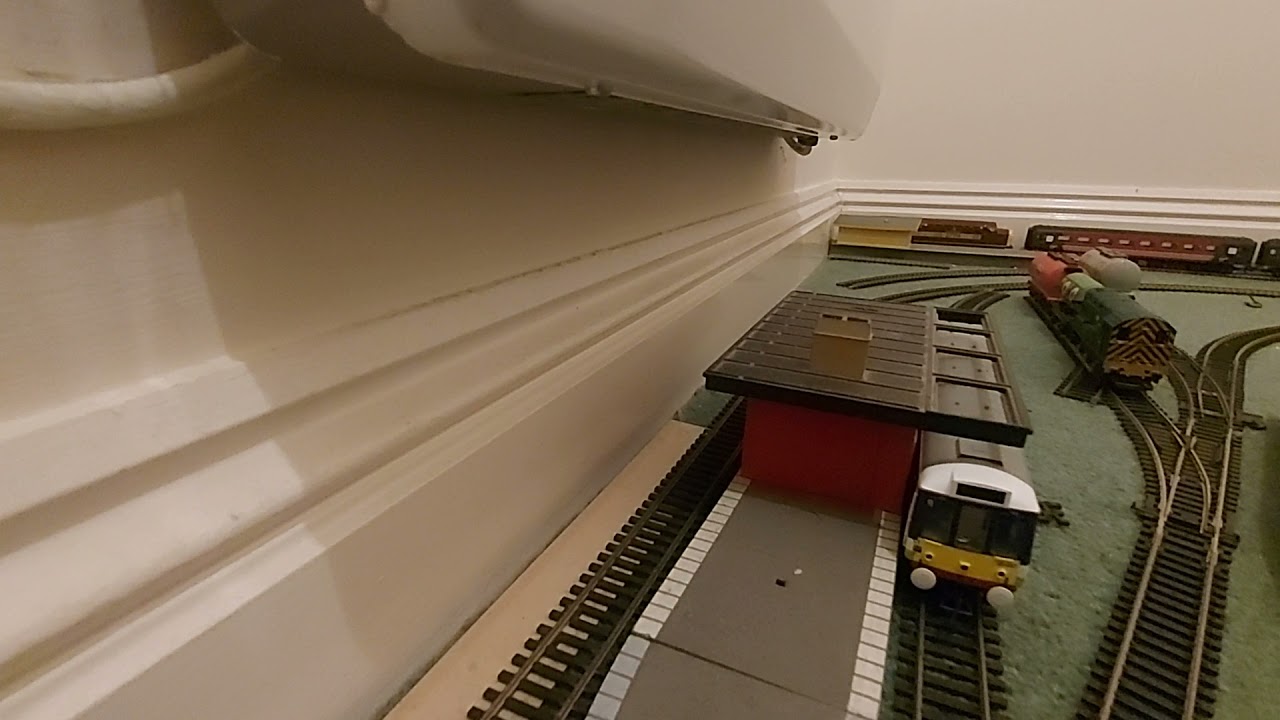 Hornby Class 86 Push Pull at Speed - YouTube