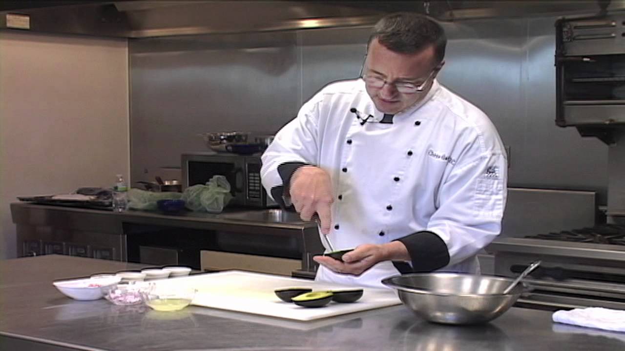 Uno's - Cooking with Chris: How To Make Guacamole - YouTube
