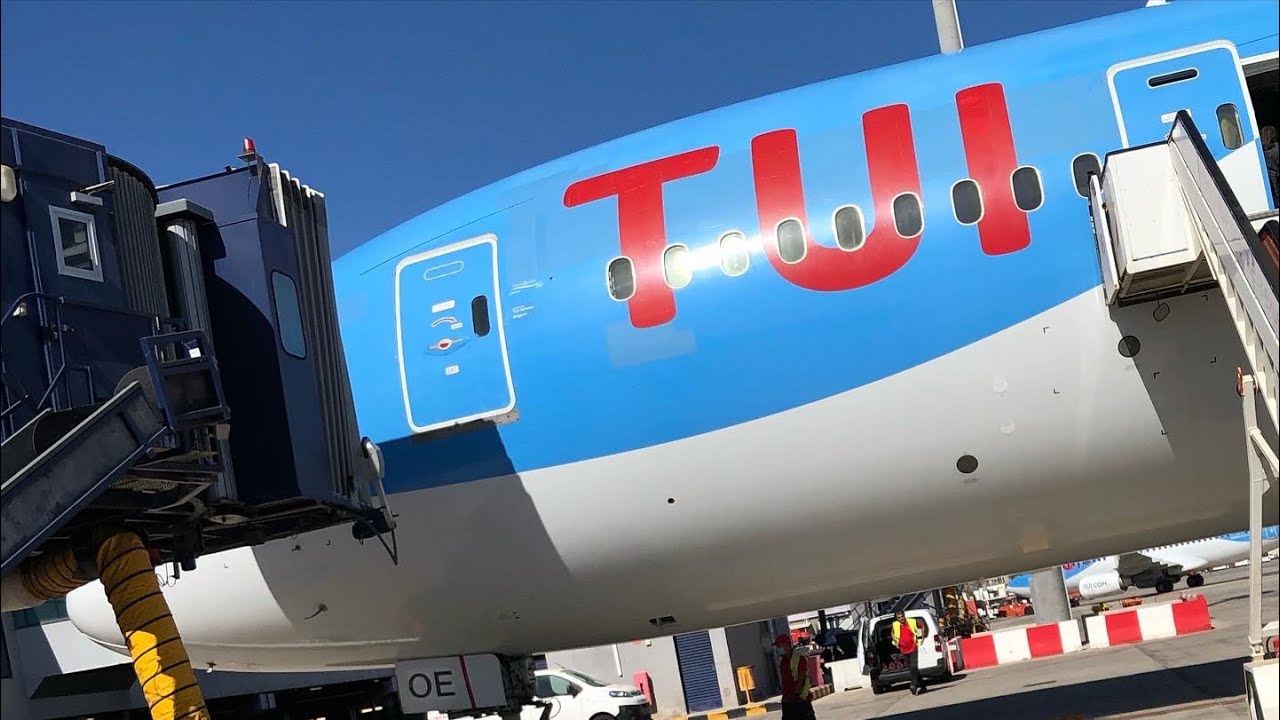 TUI 787-8 Dreamliner take-off & landing | TFS-BRU | TUI Belgium 787-8 ...