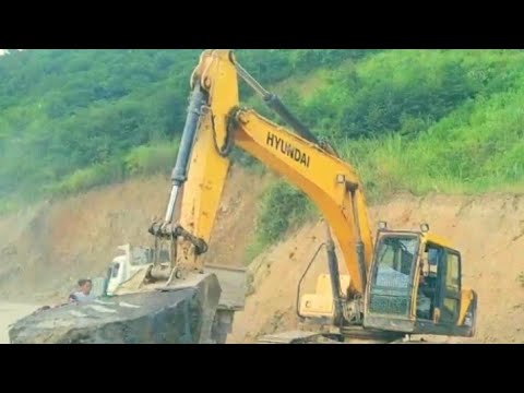 Step Cutting-Plucking Huger Rock THAN Hyundai Excavator-Hilly Road ...