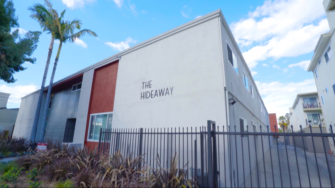 The Hideaway Apartment Video Tour | Living in Van Nuys, CA - YouTube