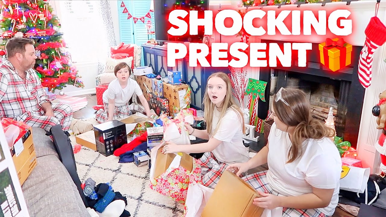 CHRISTMAS MORNING 2021 (Opening Christmas Presents Part 2) | Family 5 ...