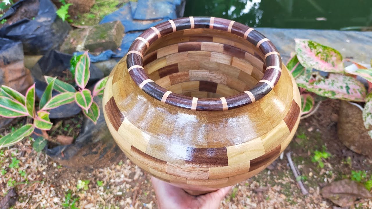 proses pembuatan guci dari potongan kayu bekas - YouTube
