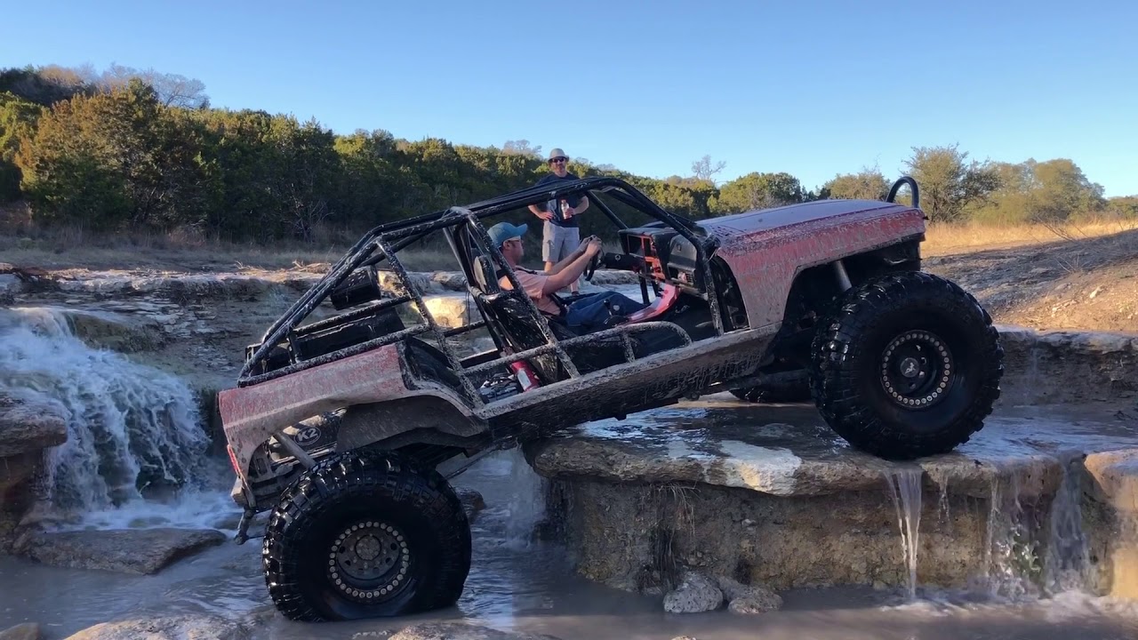 Jeep Cherokee Crawling A Waterfall - YouTube