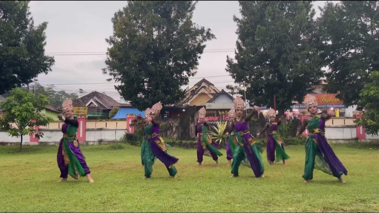 Tari warak dugder Starlight Dancer SMAN 1 Puncu ( juara satu nasional) - YouTube