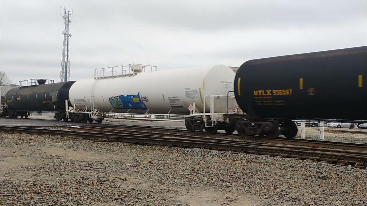 CSX M332 With a Gevo Leader. - YouTube