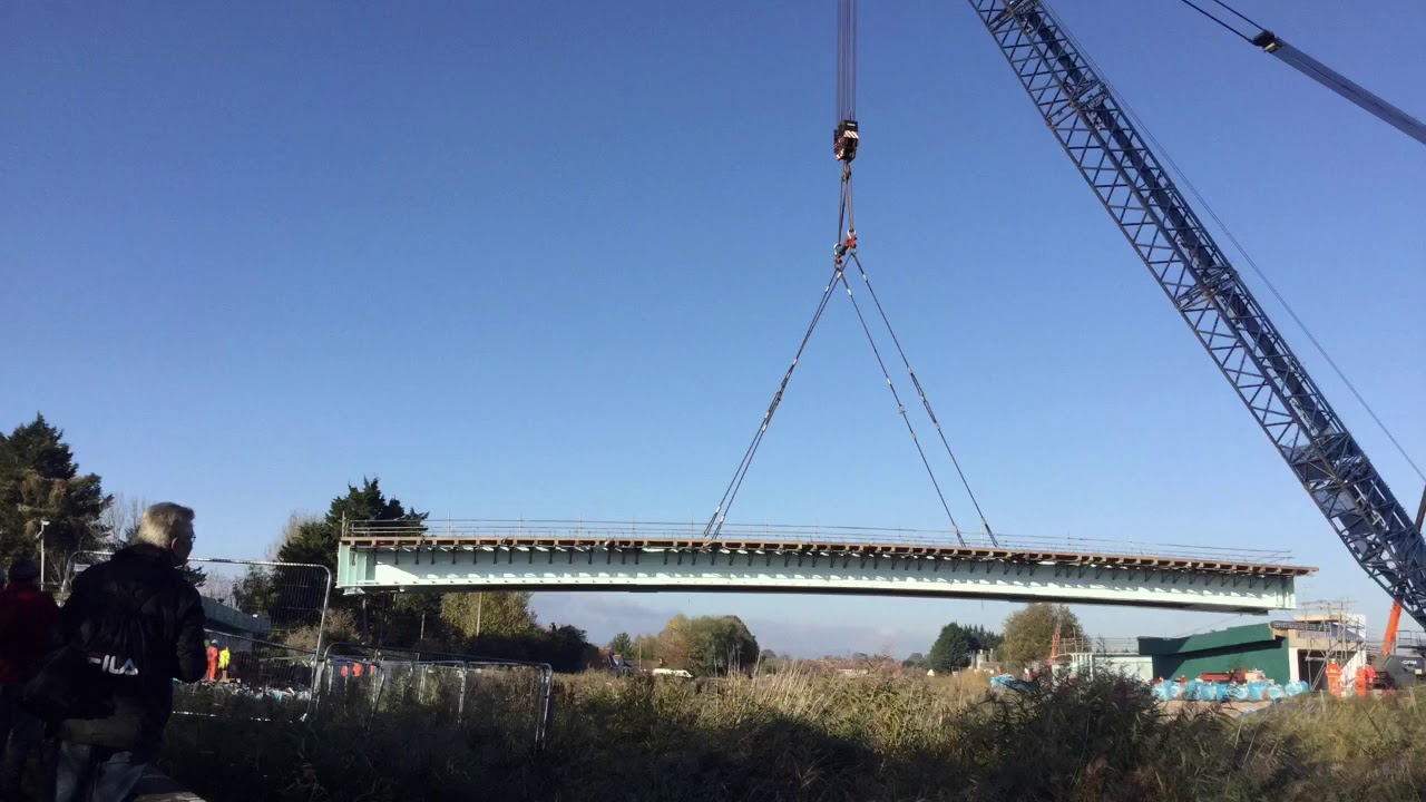 Bridge lift - YouTube
