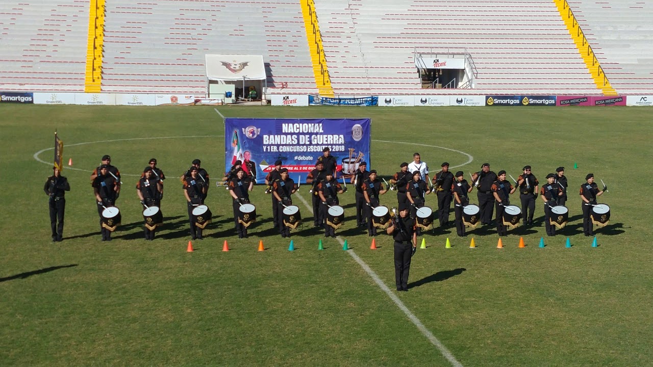 Banda de guerra linces de la UAdeO - YouTube