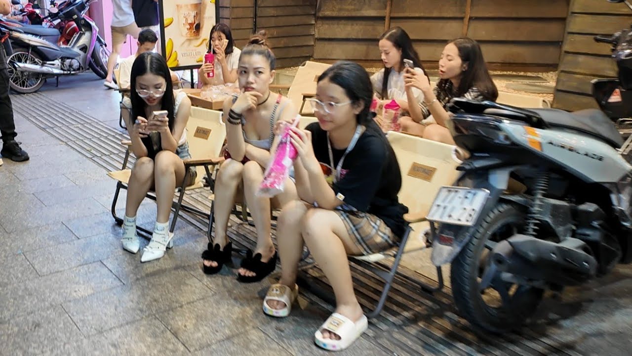 Nightlife In Vietnam | Discover how bustling Ho Chi Minh City is at night in Saigon - YouTube