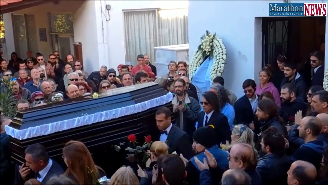 Πλάνα απο την κηδεία του Τζίμη Πανούση - YouTube