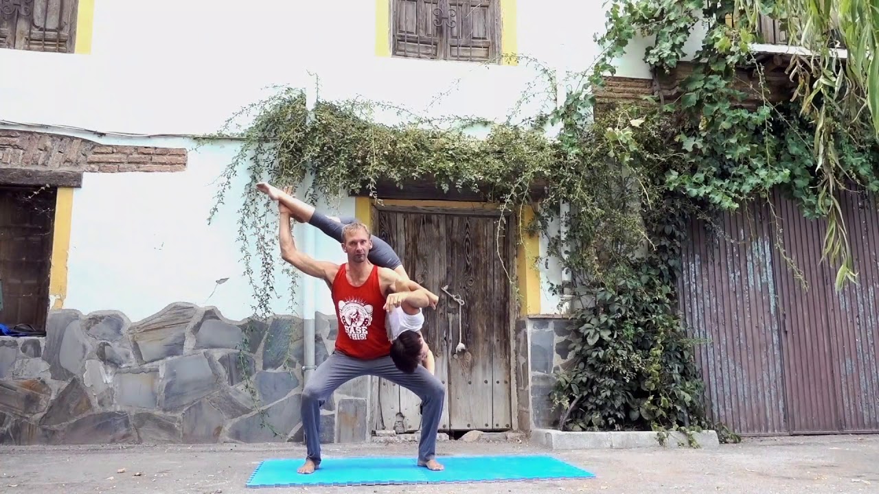 Scissor lift to shoulder balance - YouTube