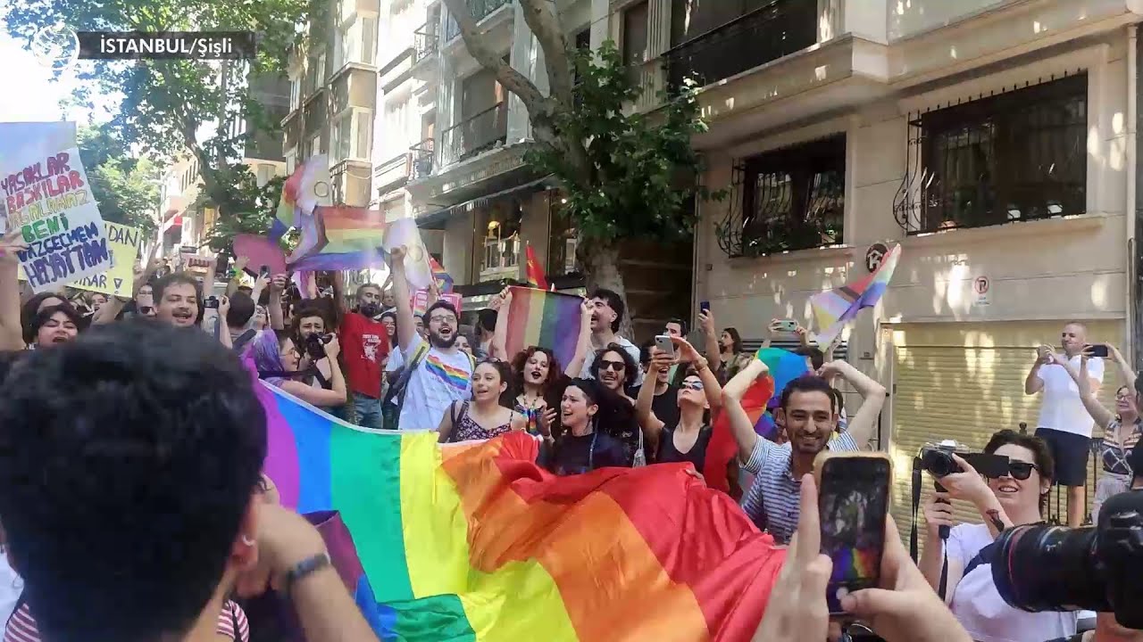21. İstanbul LGBTİ+ Onur Yürüyüşü, Nişantaşı'nda gerçekleştirildi - YouTube