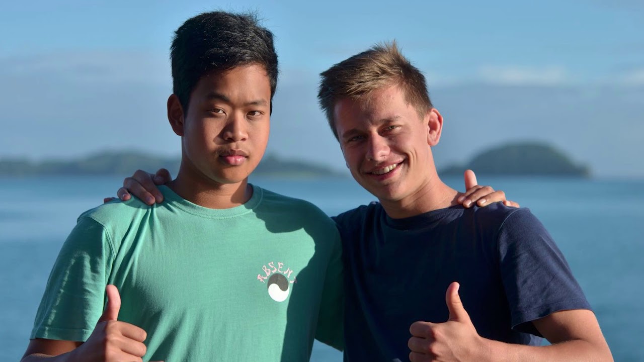 Filip, from Czech Republic, shares his time at King's [in Czech] - YouTube