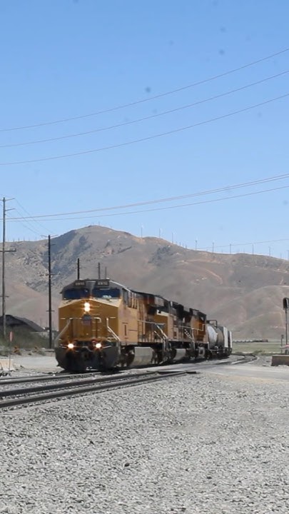 UP 6910 flying by the Cement Plant #railfanningshorts #train - YouTube