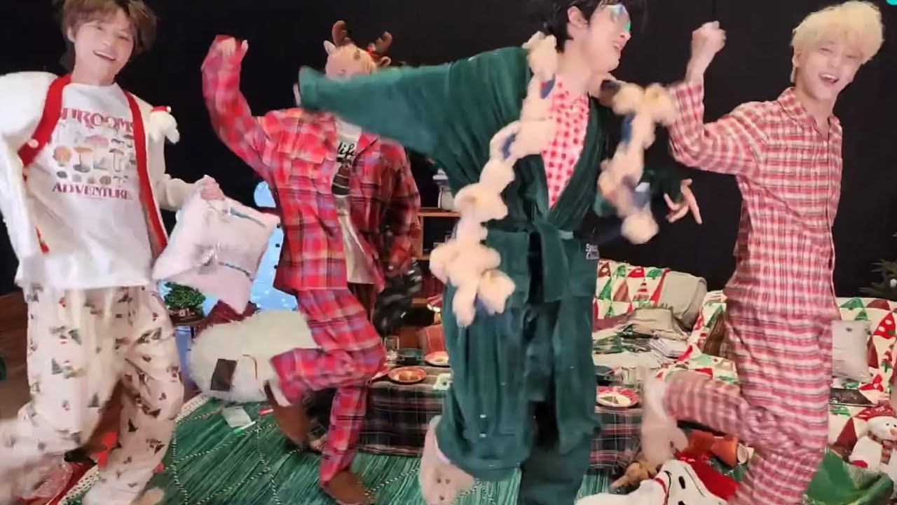 TXT(투모로우바이투게더) - That That(Christmas ver.) - YouTube