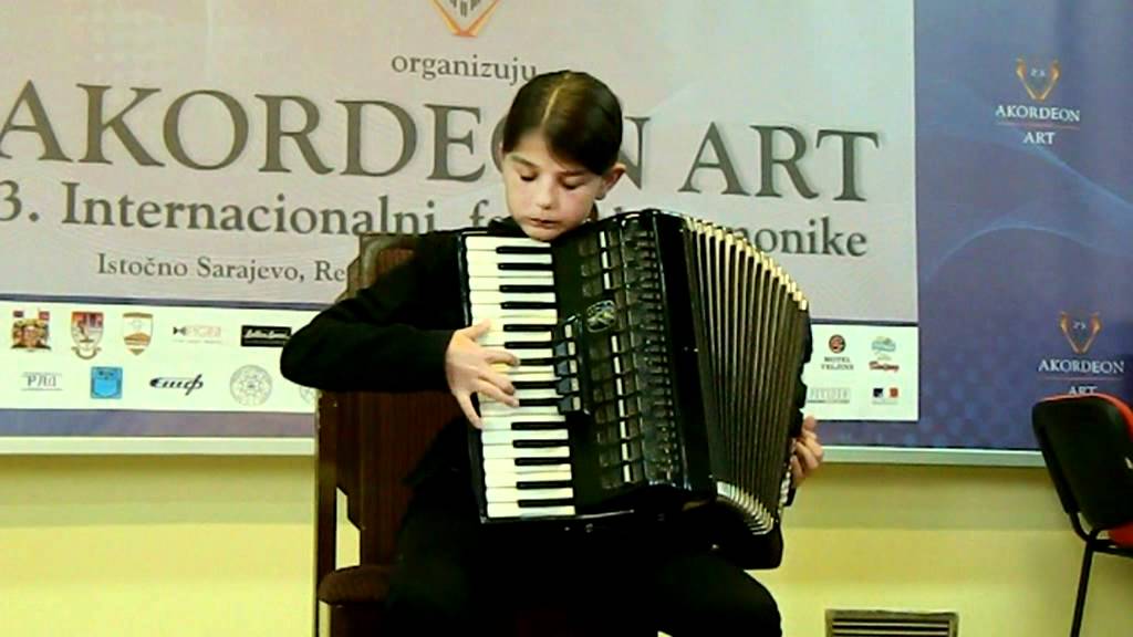 Sara Ilić - International Festival AKORDEON ART 2012 - YouTube